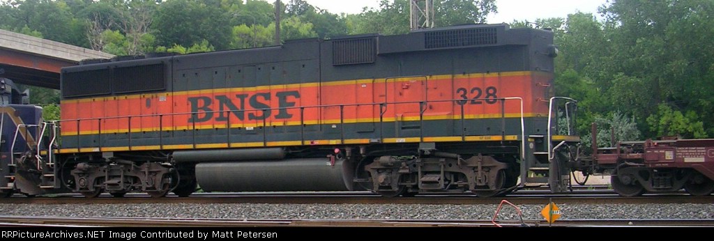 BNSF 328 GP60B